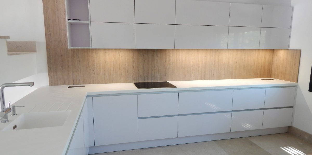 Muebles de cocina en blanco polar alto brillo - cocinasalemanas.com